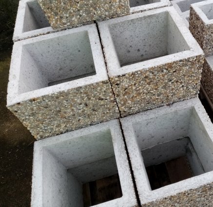 Betonové plotové tvárnice | Družstvo Cementářů Praha